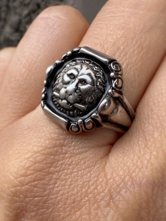 Antique Silver Lion Ring – Repoussé Lion Head with St… - Gem