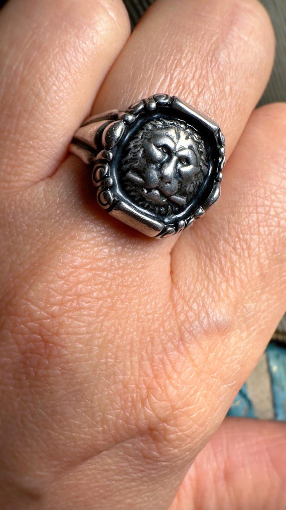 Antique Silver Lion Ring – Repoussé Lion Head with St… - Gem