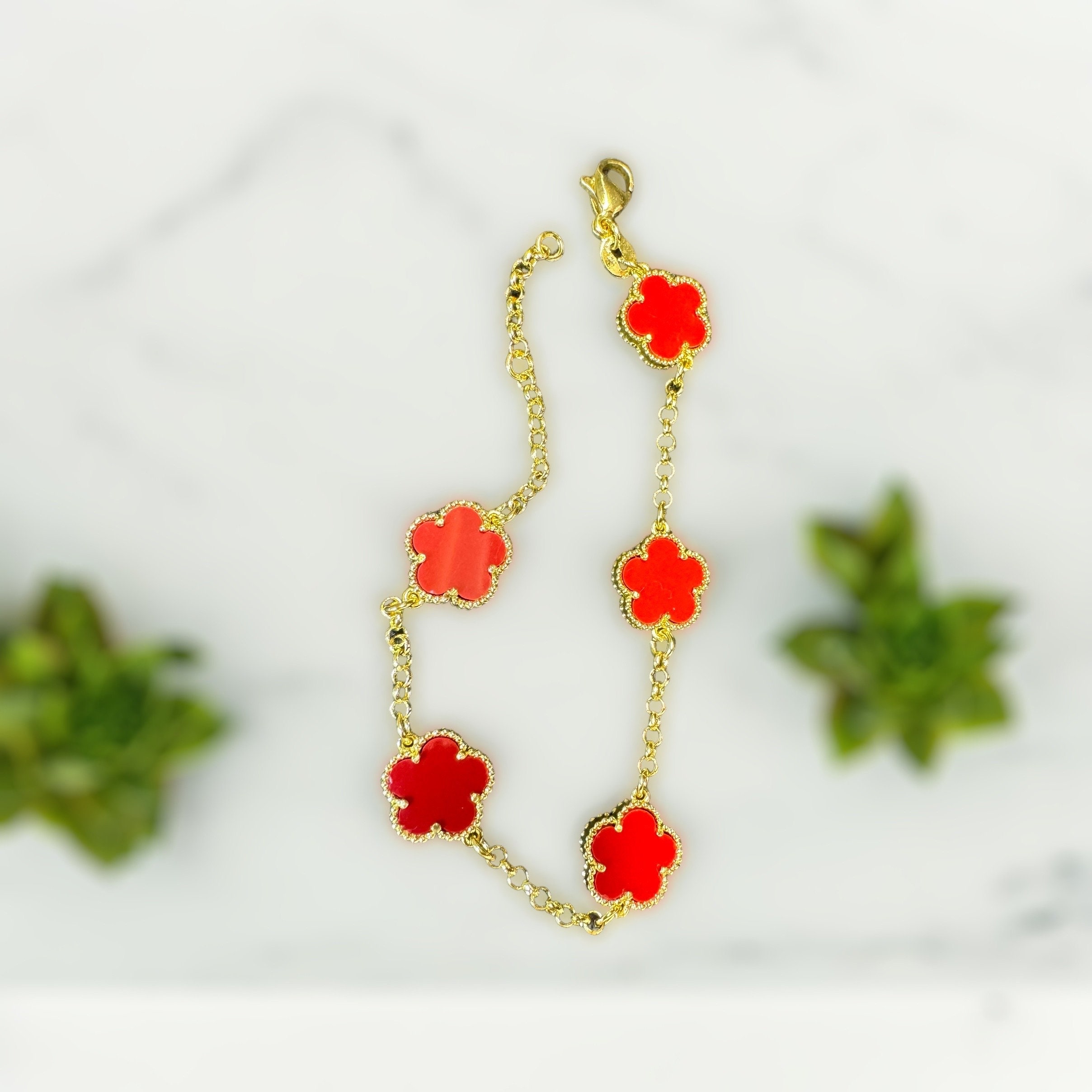 Clover Necklace. Glamorous and Trendy 18K Plated Copper Necklace With 5 ...