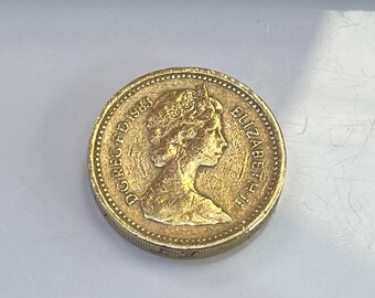 Rare Mint 1983 Royal Arms Queen Elizabeth II United Kingdom One Pound Coin Error Coin Upside ...