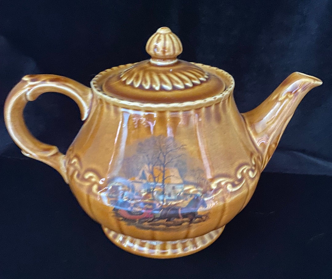 Lidded Teapot, Ellgreave Pottery Co., a Division of Wood & Sons ...