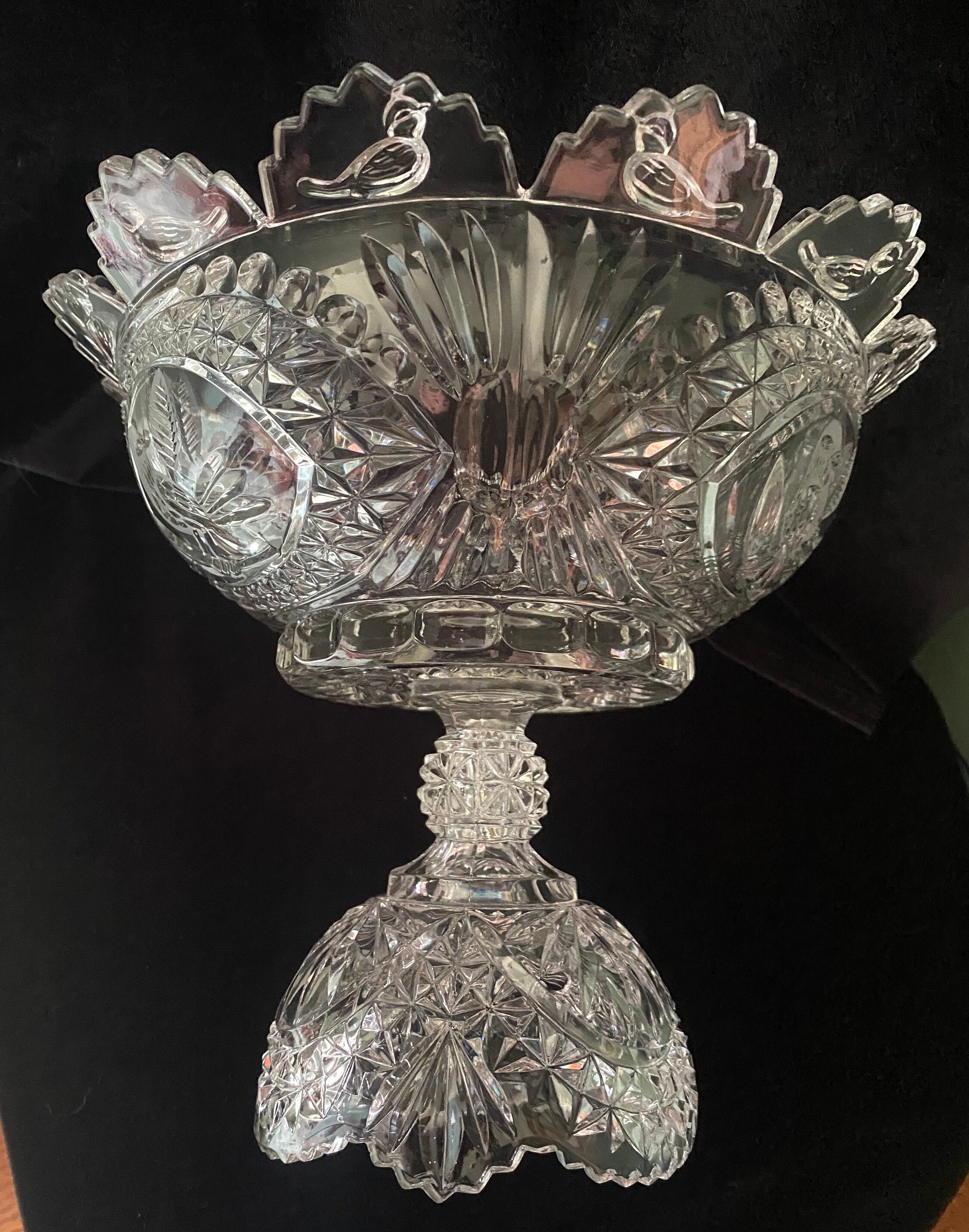 Hofbauer Round Compote With Scalloped Bird-design Edge, the Byrdes ...