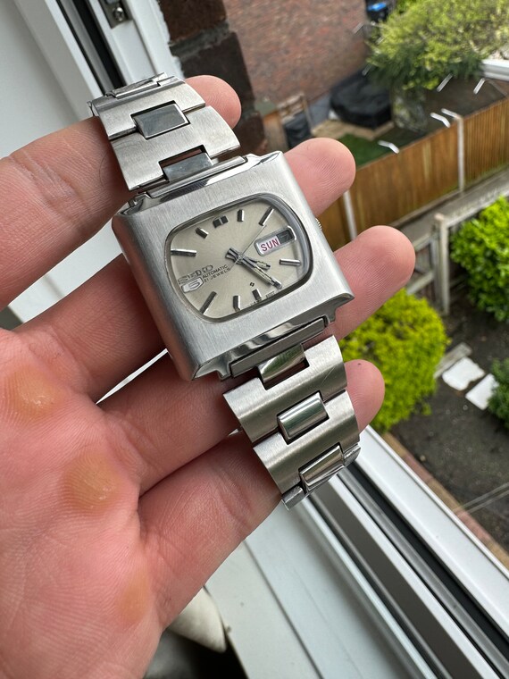 Super Vintage Seiko 5 square model - Gem