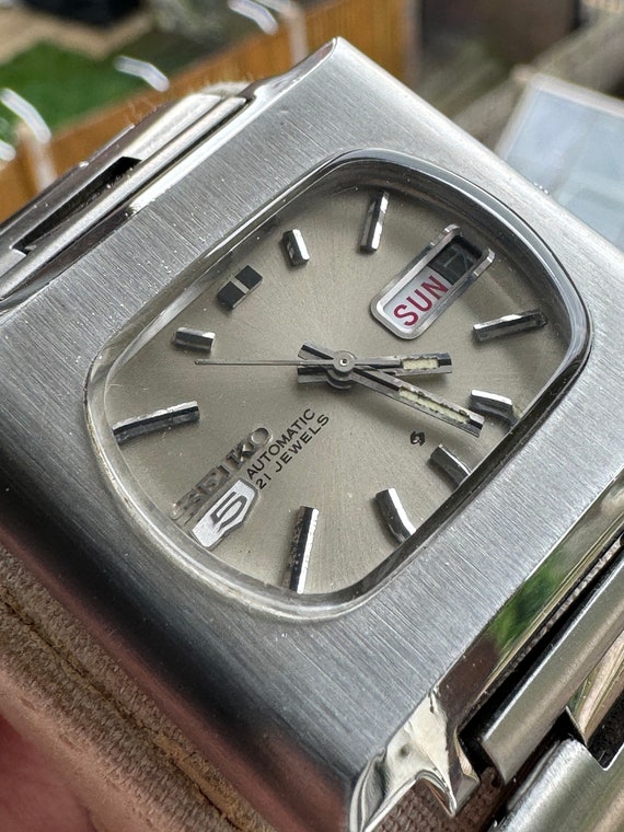 Super Vintage Seiko 5 square model - Gem