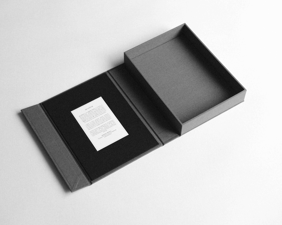 Half Clamshell Portfolio Box With Magnetic Closure - Customizable ...