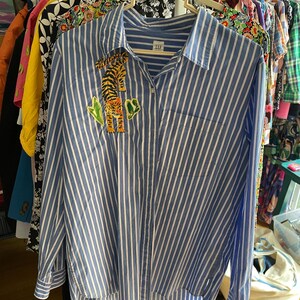 Hand-embroidered Unique Tiger Blue & White Striped Size S Button-up ...