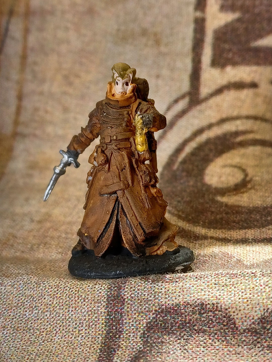Adventurer (with Dagger) - Hand Painted D&d/pathfinder/ttrpg Miniature ...