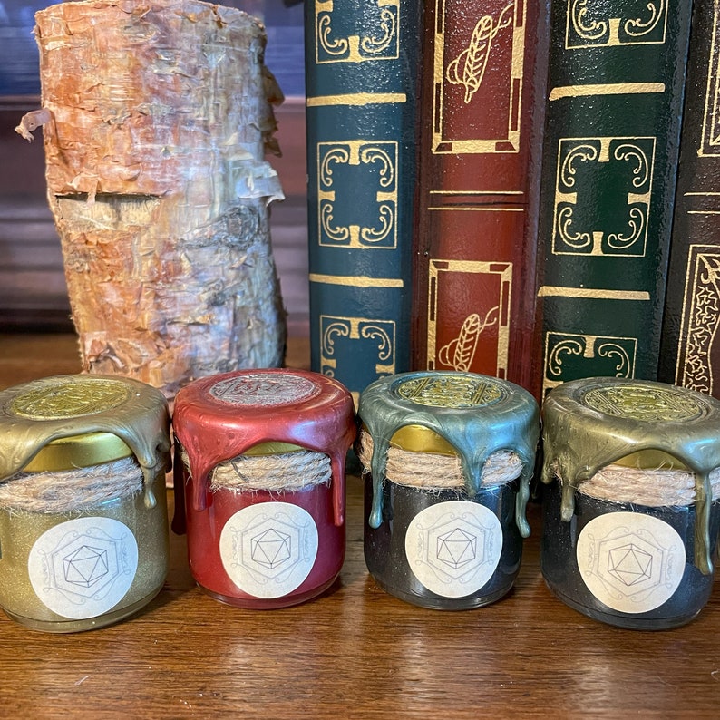 Customized D20 Floating Dice Potion - Etsy