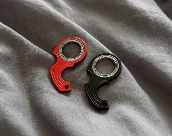 New Metal Karambit Spinner Style Fidget Spinner Keychain, Anti Anxiety ...
