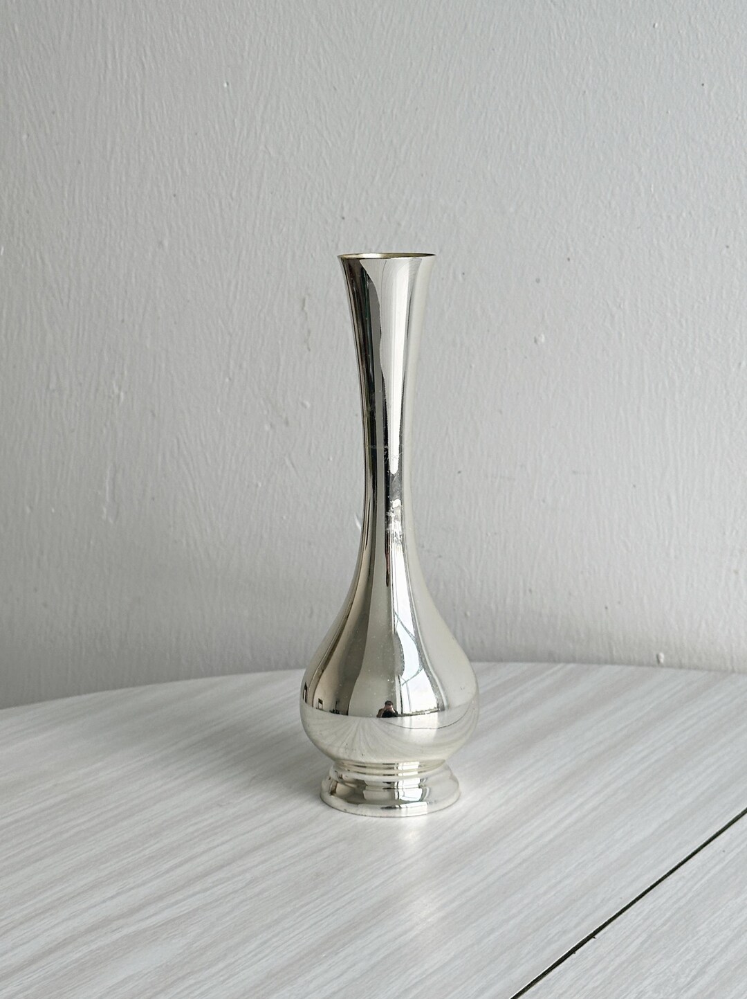 Lightweight Metal Bud Vase, Slender and Minimalist Shape, a Timeless ...