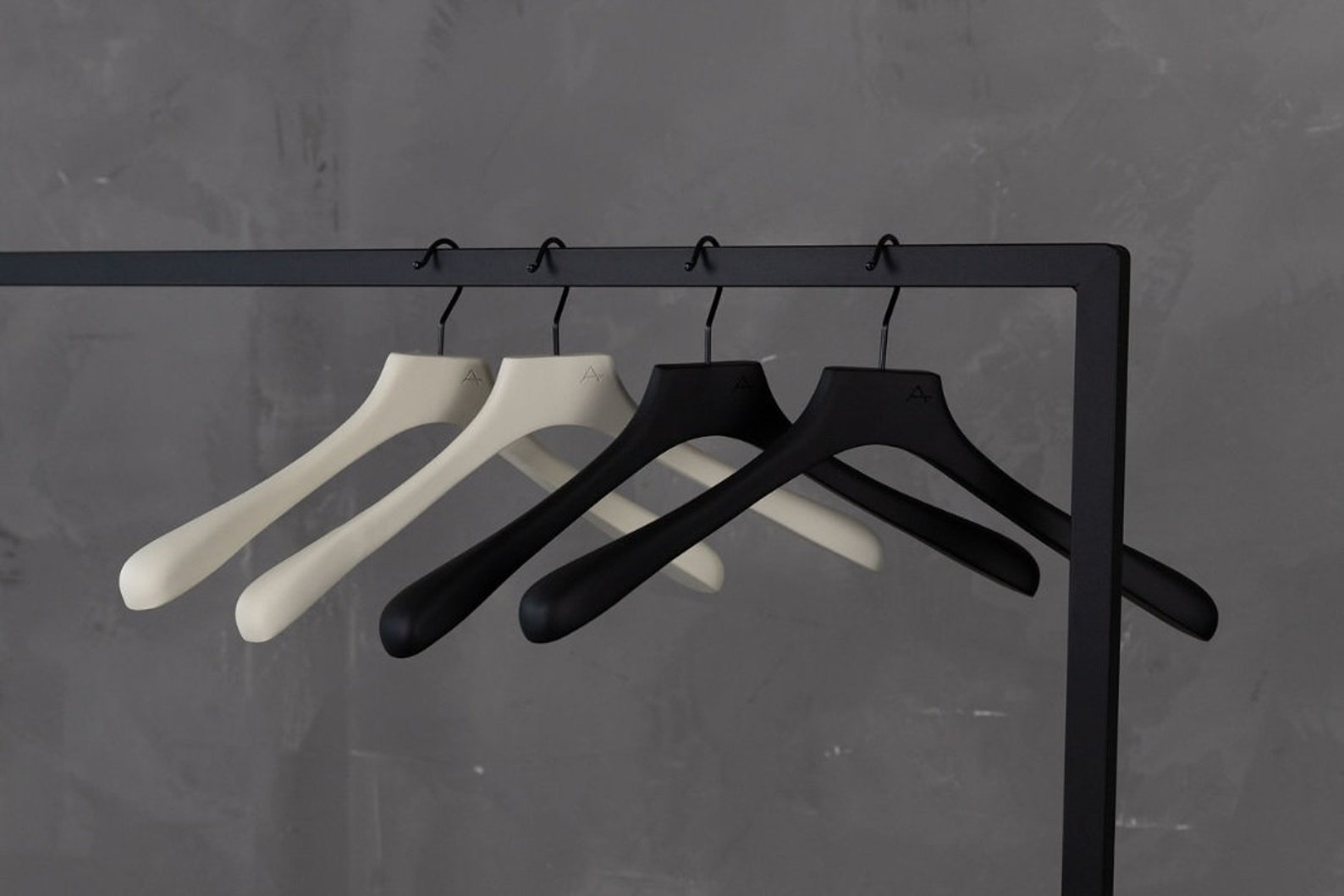 10 Pcs Midnight Black Handmade Rubber Hangers, Hangers for Suits ...