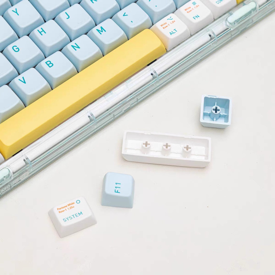 Kawaii Gaming Light Blue and Yellow Keycaps PBT 136 Set XDA Profile for ...