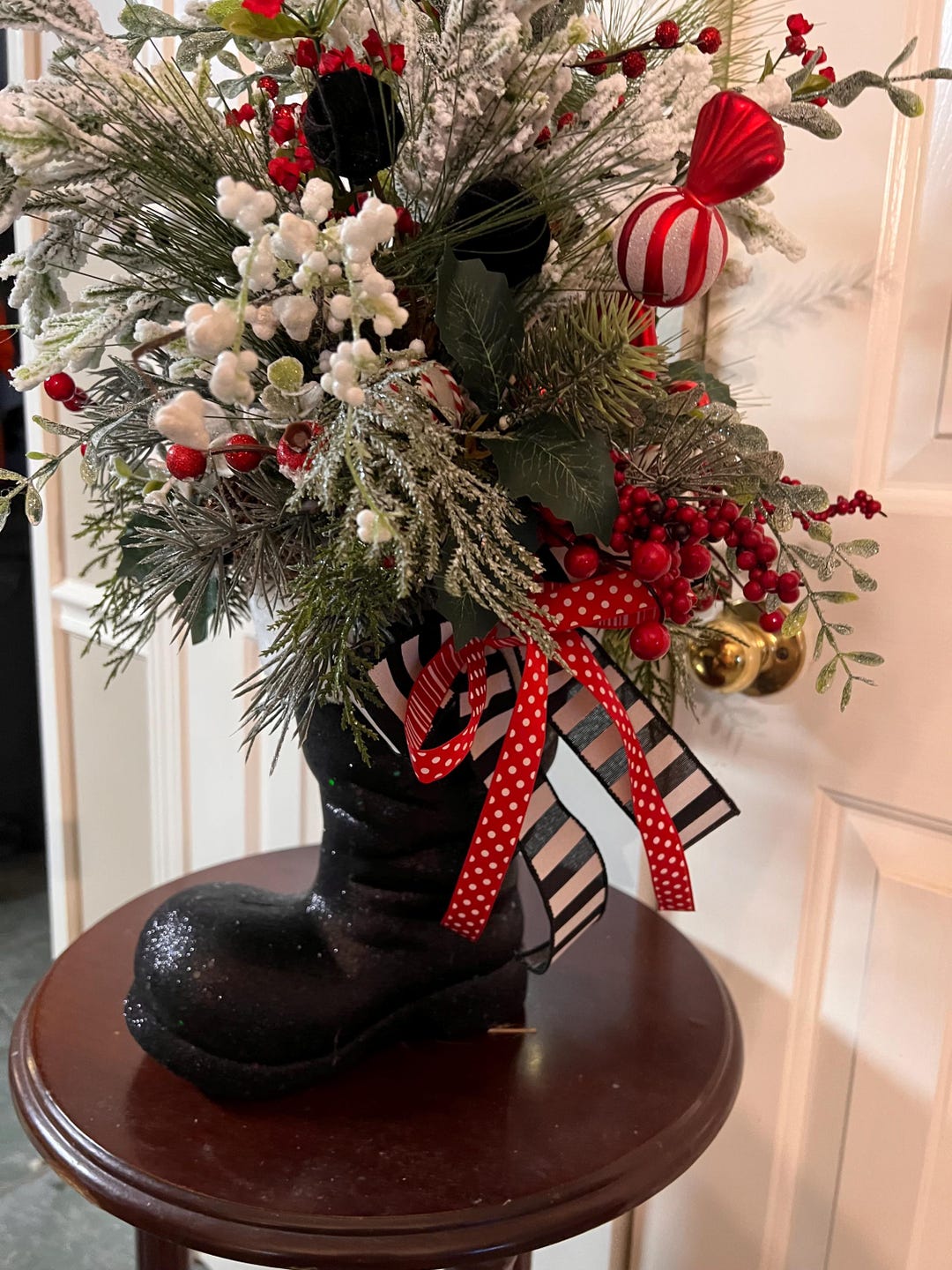 Santa Boot Christmas Floral Arrangement: Holiday Table Centerpiece ...