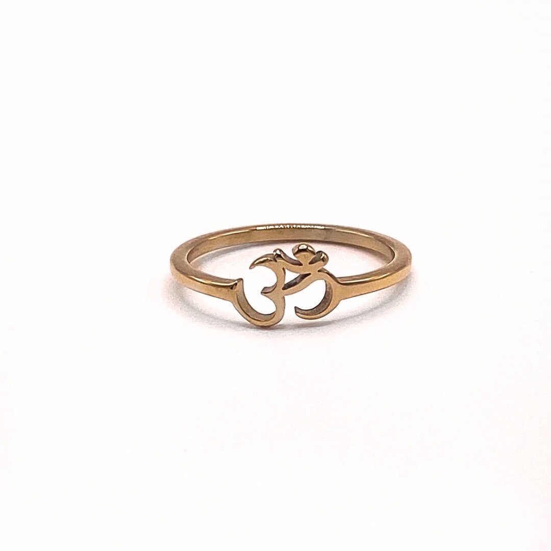 Aum (om) 18k Gold Dainty Ring - Etsy