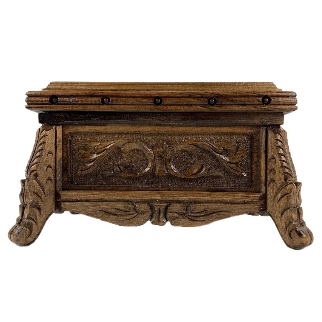 Treasure Chest Made of Walnut divan Iii Hand-carved Jewelry Box With ...