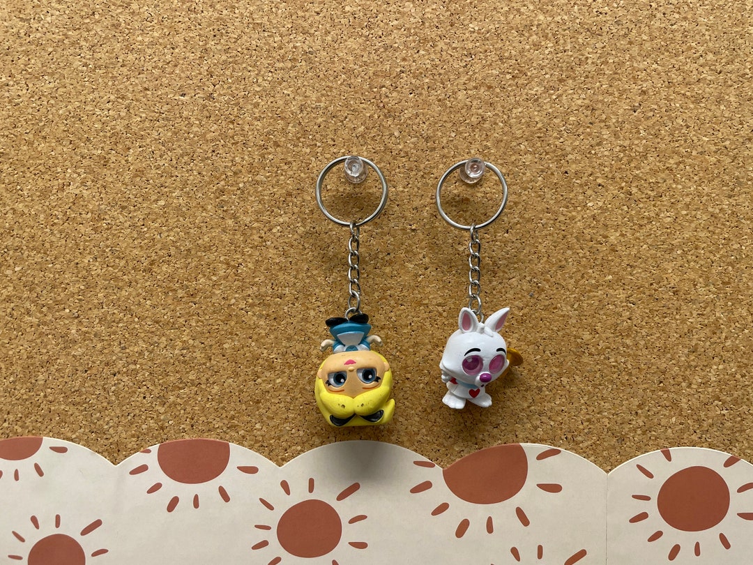 Alice in Wonderland Disney Doorable Keychain - Etsy