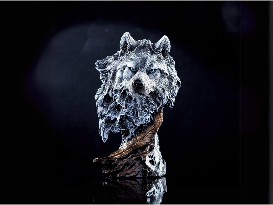 Decorative Gray Wolf Bust Statue, Handmade Canis Lupus Sculpture With ...