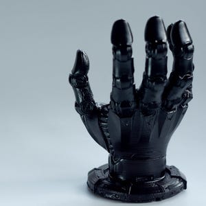 Robotic Hand Phone Stand – Futuristic and Functional Smartphone Holder ...