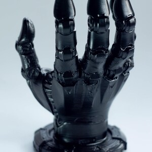Robotic Hand Phone Stand – Futuristic and Functional Smartphone Holder ...