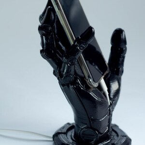 Robotic Hand Phone Stand – Futuristic and Functional Smartphone Holder ...