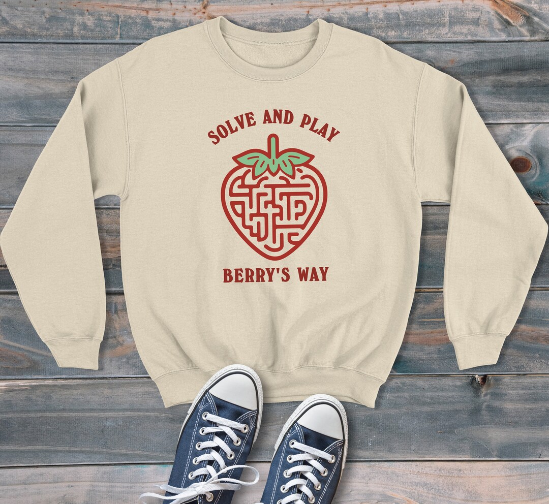 Strawberry Maze Solve and Play Cartoon Style Unisex Sweatshirt, Retro ...
