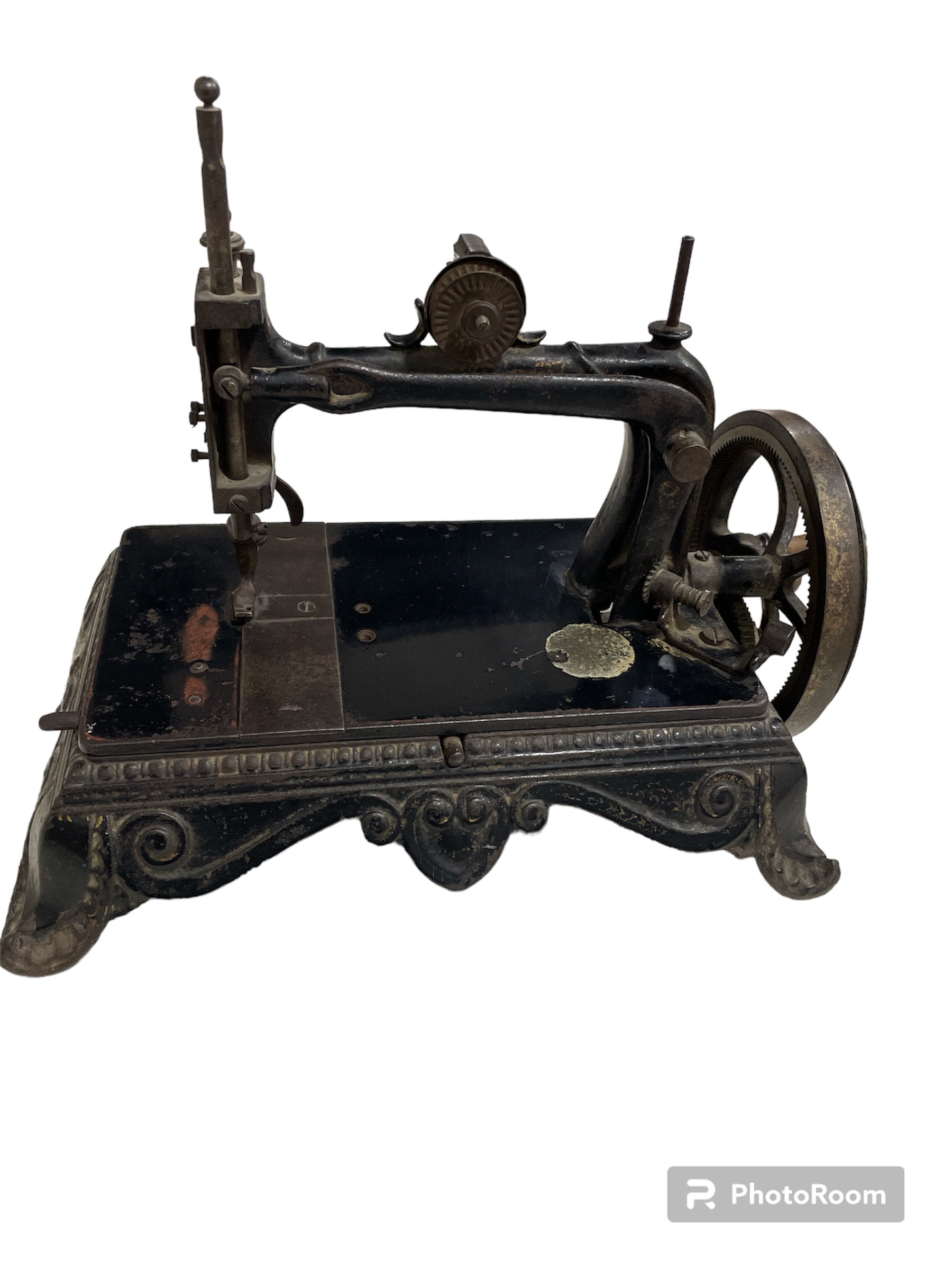 Antique Sewing Machine, Vintage Sewing Machine, Vintage Home Decor, Old ...