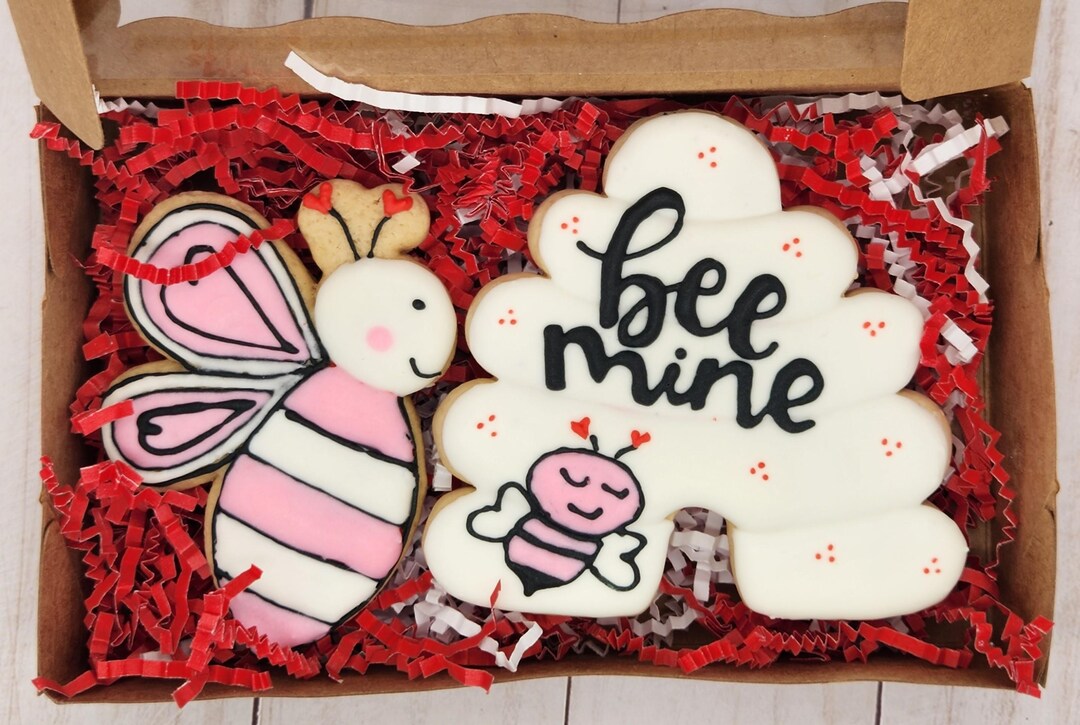 Valentines Day Cookies, Bee Mine Cookies, Decorated Valentines, Heart ...