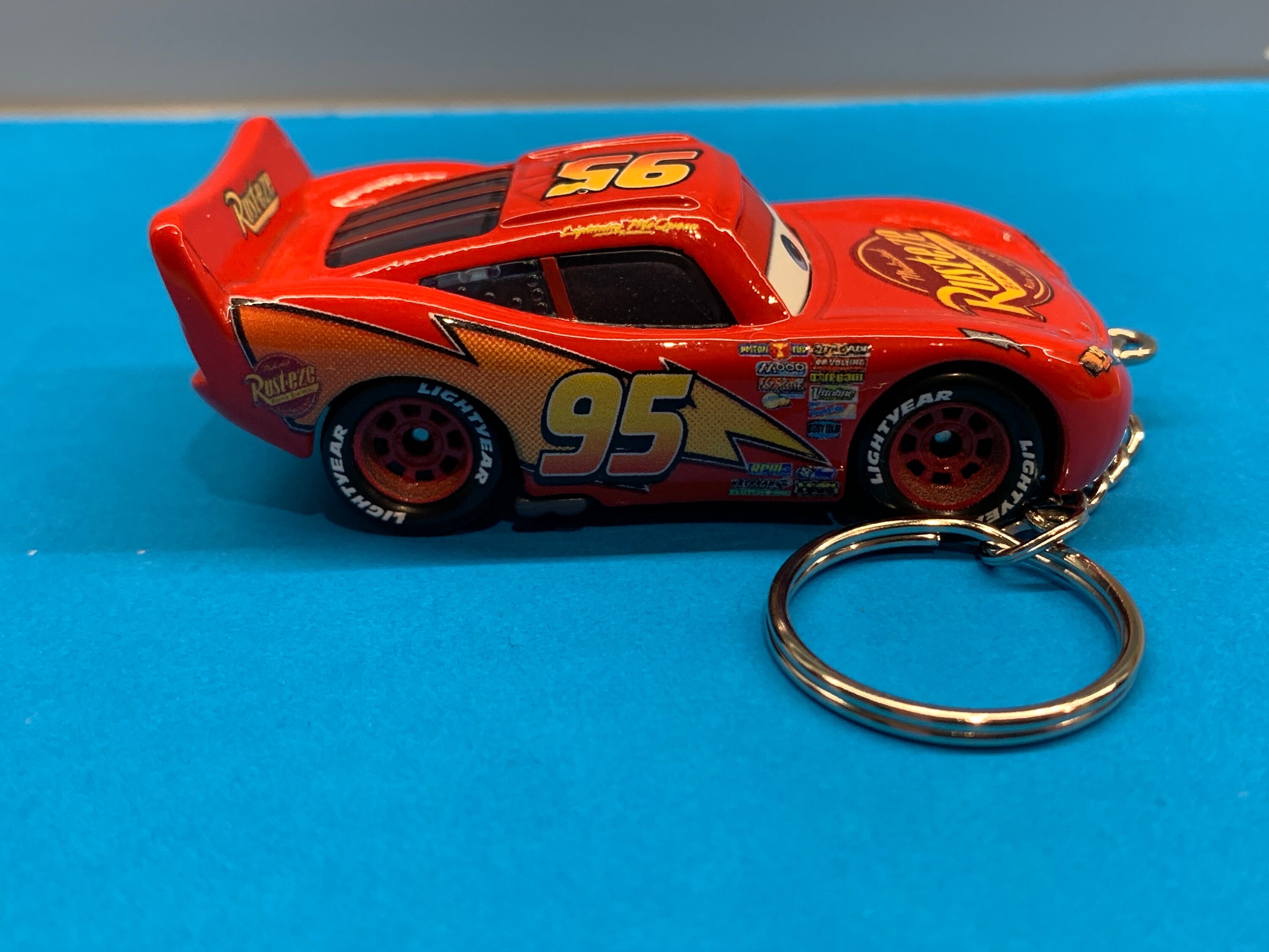Hot Wheels/mattel 06 Cars Movie Lightning Mcqueen Rust-eze 95 Keychain ...