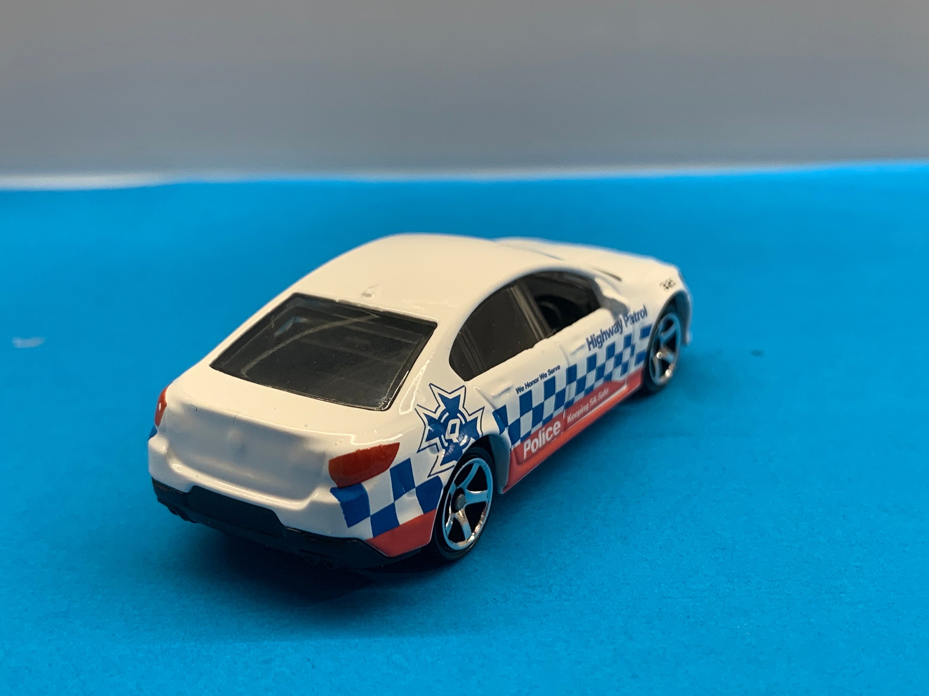 Matchbox 13 Holden Vf Commodore SSV Chevy SS Highway Patrol Police Car ...