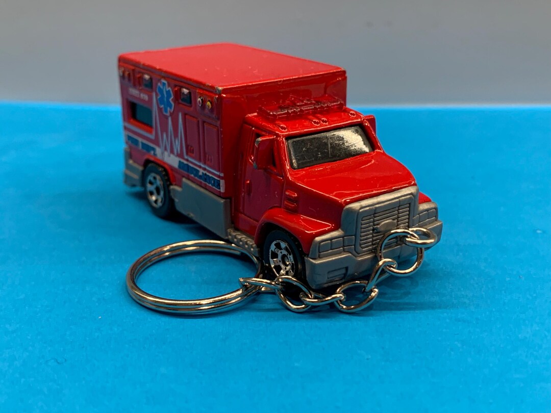 Matchbox 18 MBX International Ambulance Keychain - Etsy