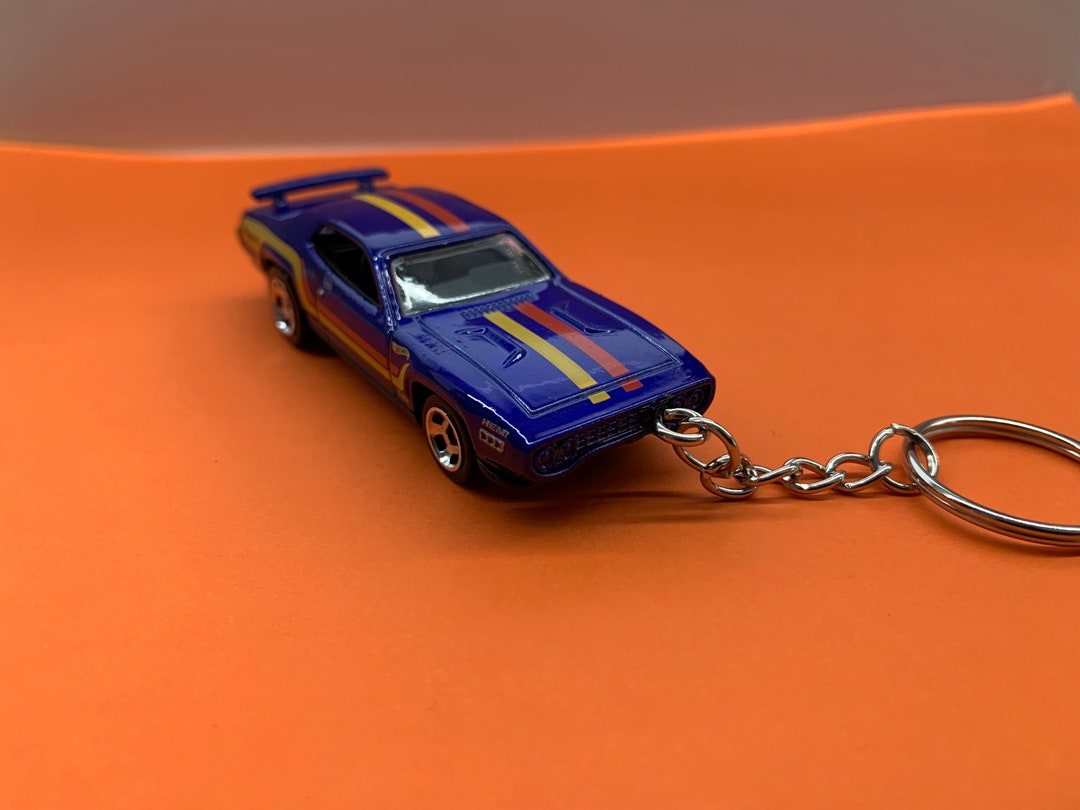 Hot Wheels 71 Plymouth Road Runner Keychain - Etsy