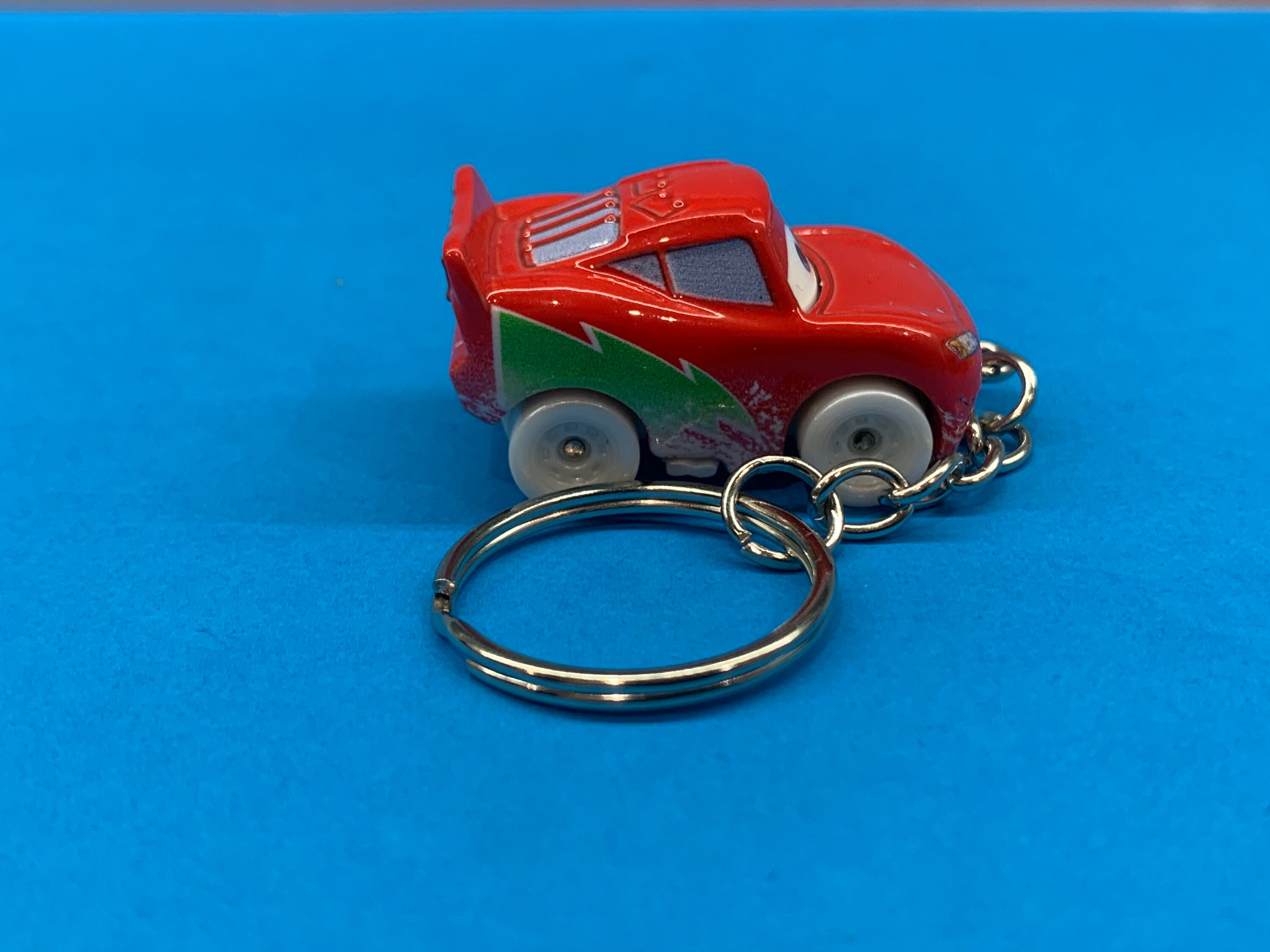 Hot Wheels/mattel 06 Cars Movie Lightning Mcqueen Snow Rust-eze 95 Mini Racers Keychain - Etsy