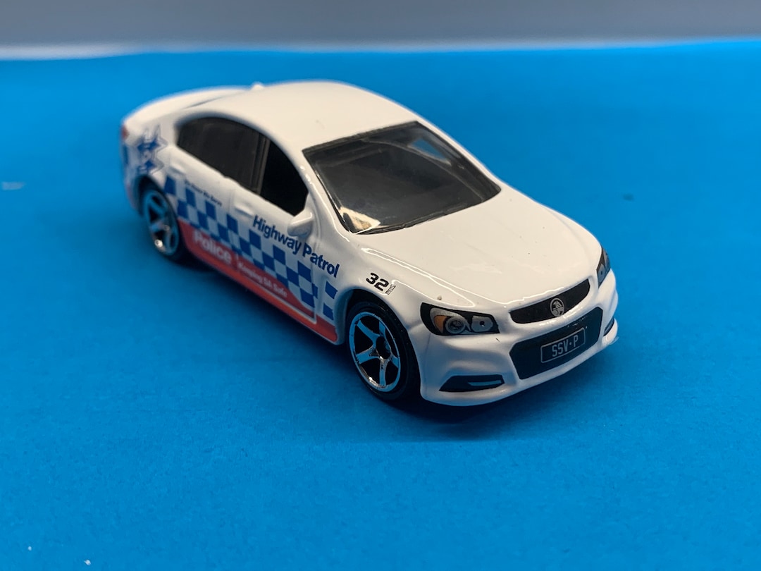 Matchbox 13 Holden Vf Commodore SSV Chevy SS Highway Patrol Police Car ...