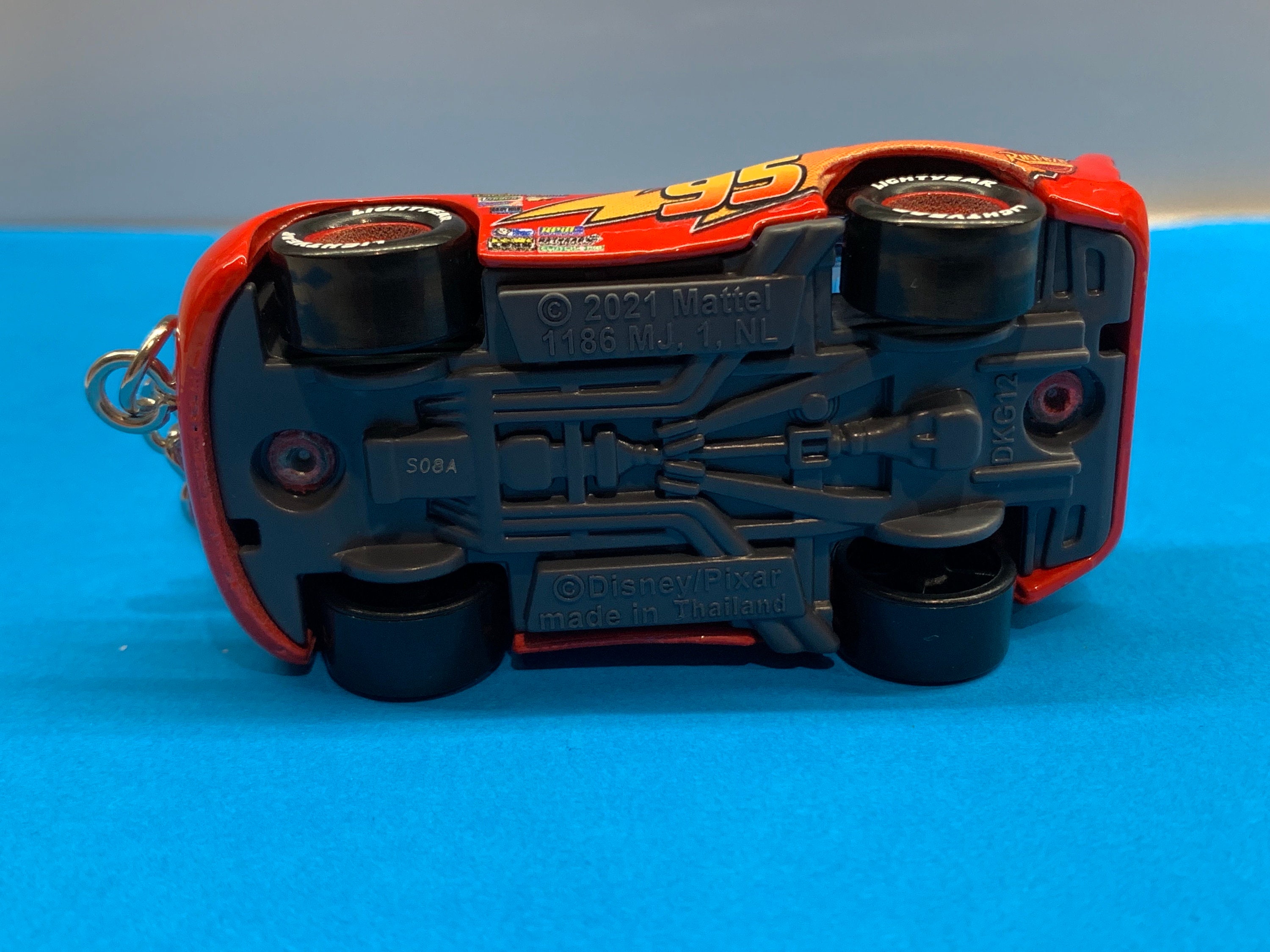 Hot Wheels/mattel 06 Cars Movie Lightning Mcqueen Rust-eze 95 Keychain ...