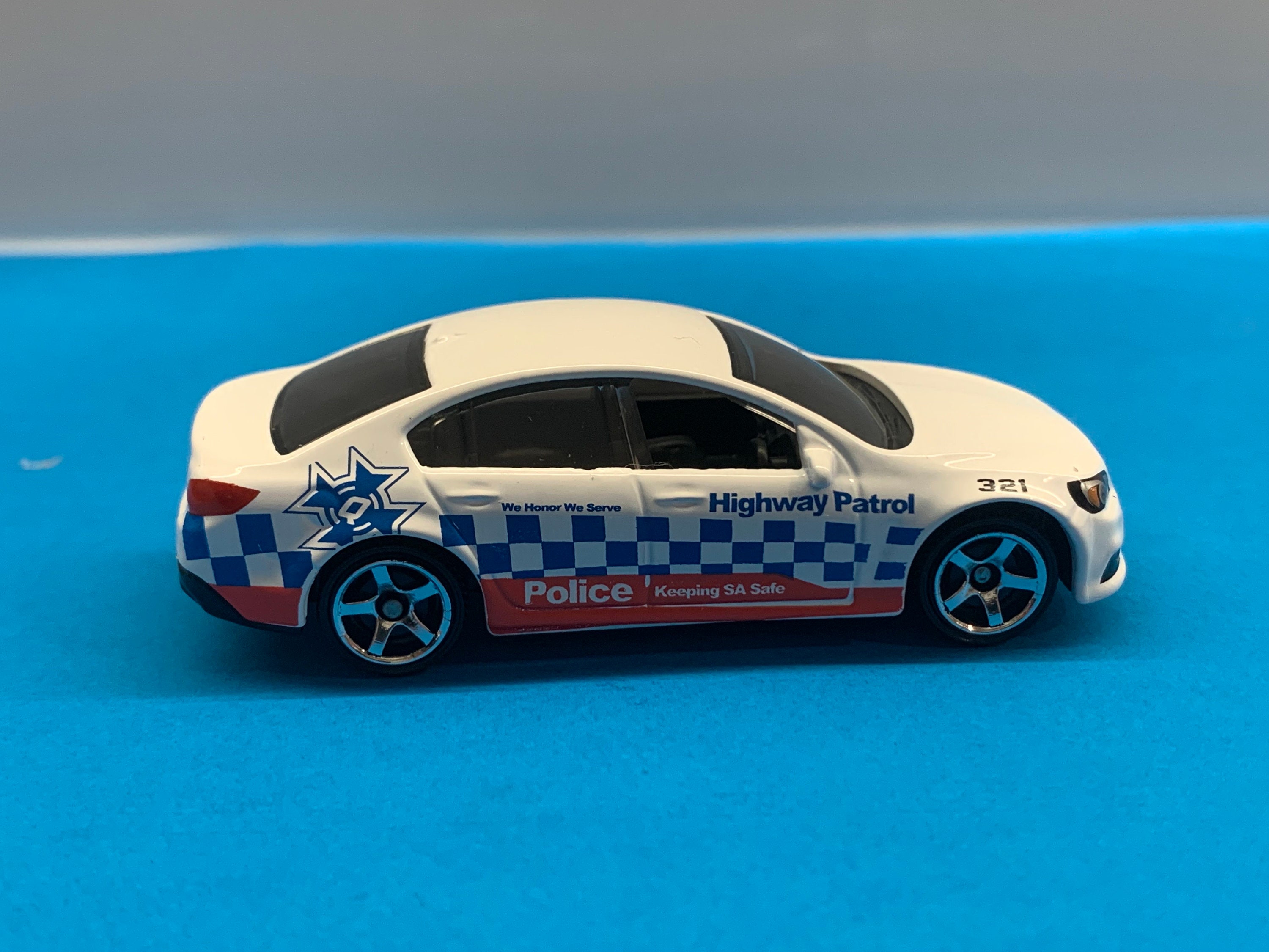 Matchbox 13 Holden Vf Commodore SSV Chevy SS Highway Patrol Police Car ...