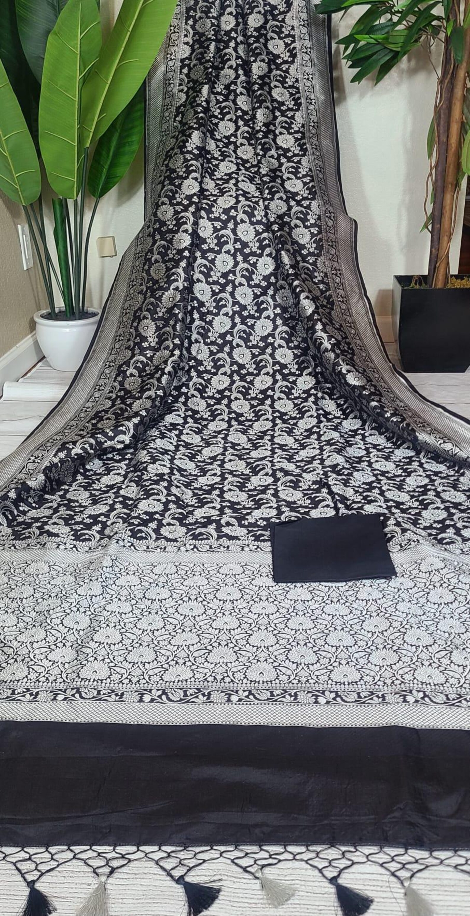 Authentic Black Color Banarasi Floral Jaal Pure Katan Silk Handloom ...