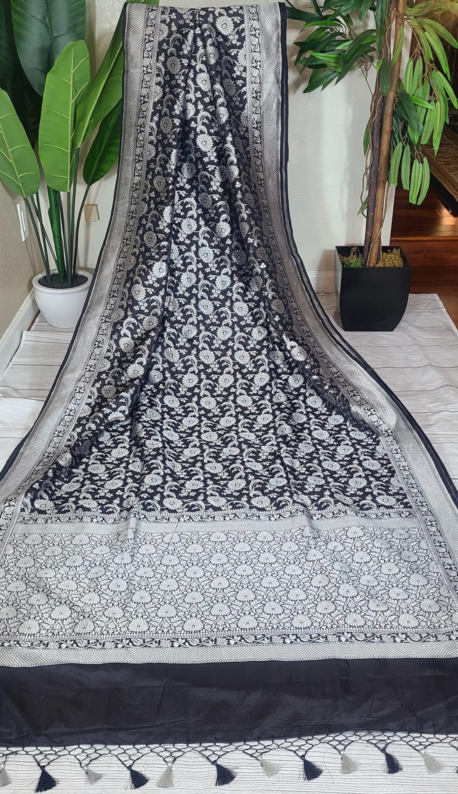 Authentic Black Color Banarasi Floral Jaal Pure Katan Silk Handloom ...