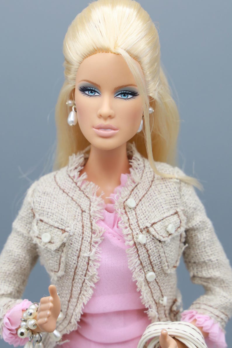 MATTEL Barbie Model of the Moment Daria Shopping Queen Gold Label # ...