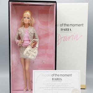 MATTEL Barbie Model of the Moment Daria Shopping Queen Gold Label # ...
