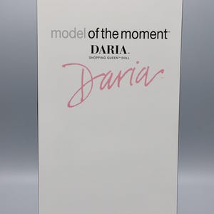 MATTEL Barbie Model of the Moment Daria Shopping Queen Gold Label # ...