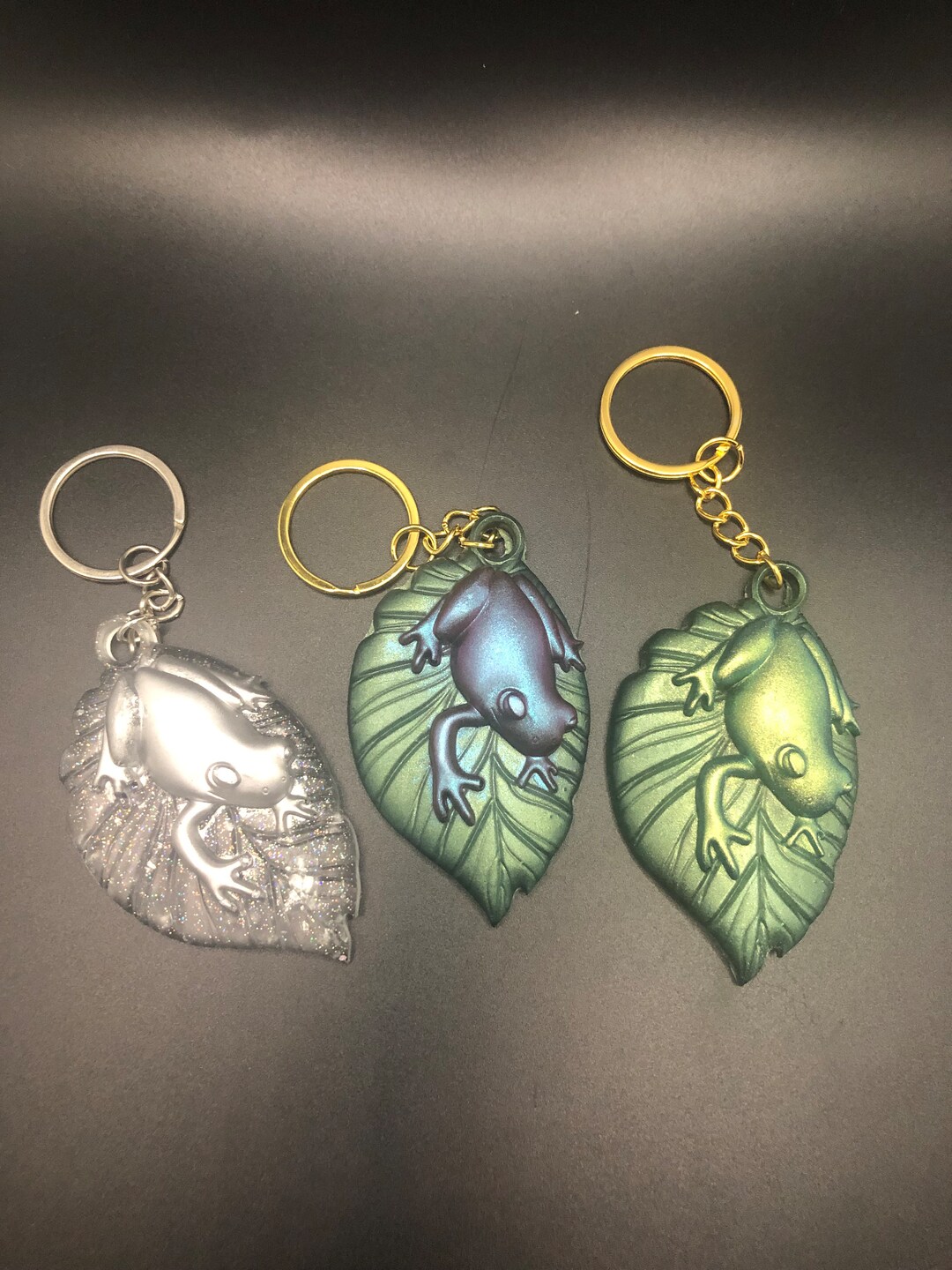 Handmade Resin Rainforest Tree Frog on Leaf Keychain, Unique Tree Frog ...