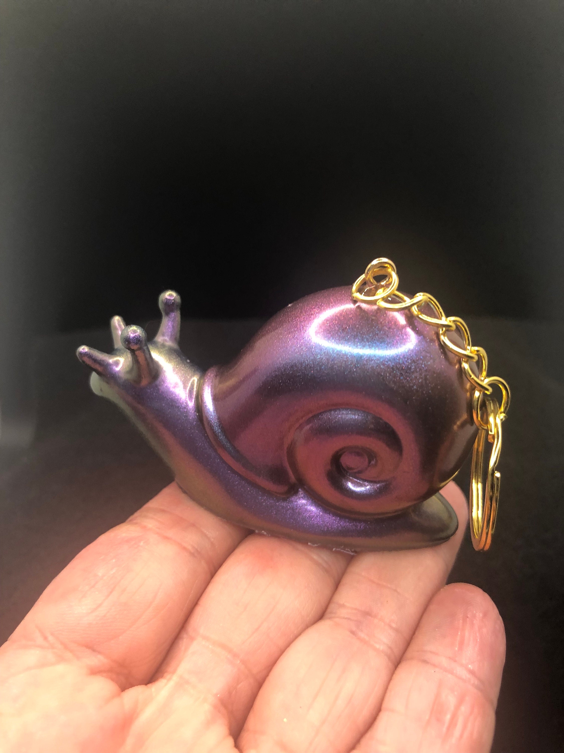 Handmade Resin Color Shifting Snail Keychain, 2 Types of Color Shifting ...