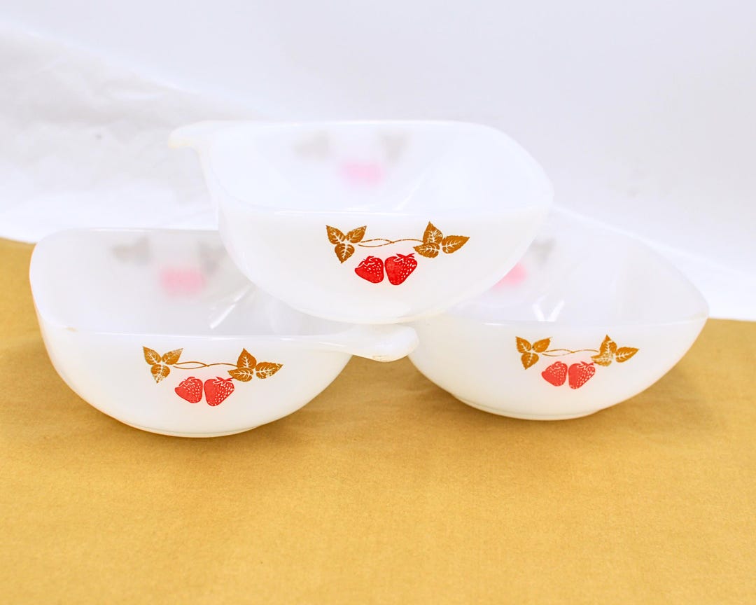 Set of 3 Pyrex Strawberry Ramekins Crown Pyrex - Vintage Strawberry ...