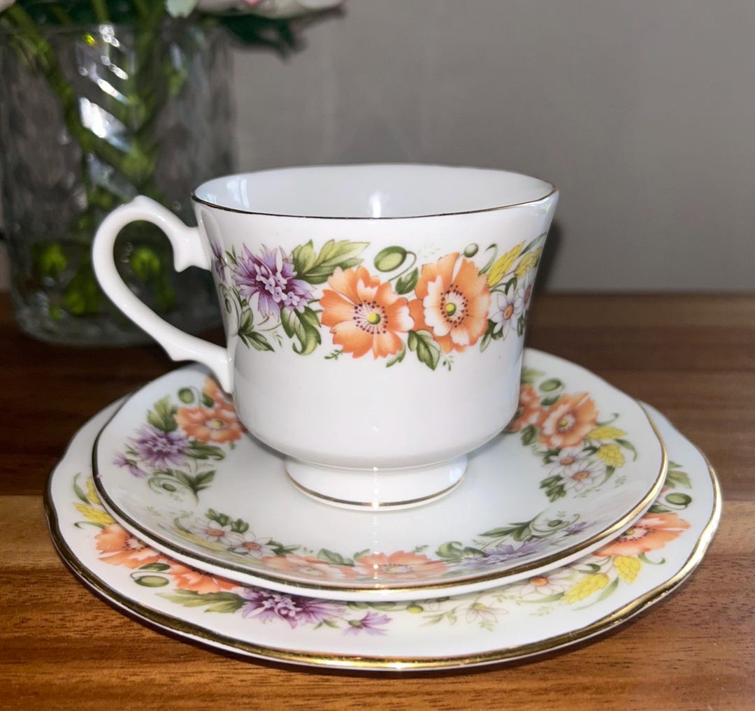 Pretty Vintage Duchess Teacup Trio Set - Delicate Daisies and Dahlia ...