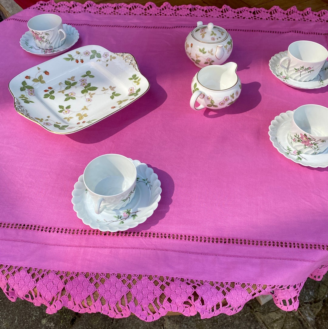 Upcycled Vintage Tablecloth With Crochet Lace Surround - Etsy
