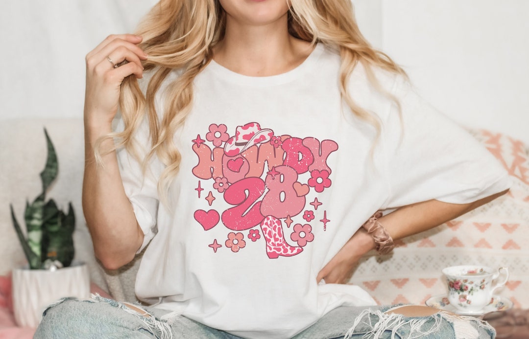 Groovy Western 28th Birthday Shirt Retro 28th Birthday Top Howdy 28 ...