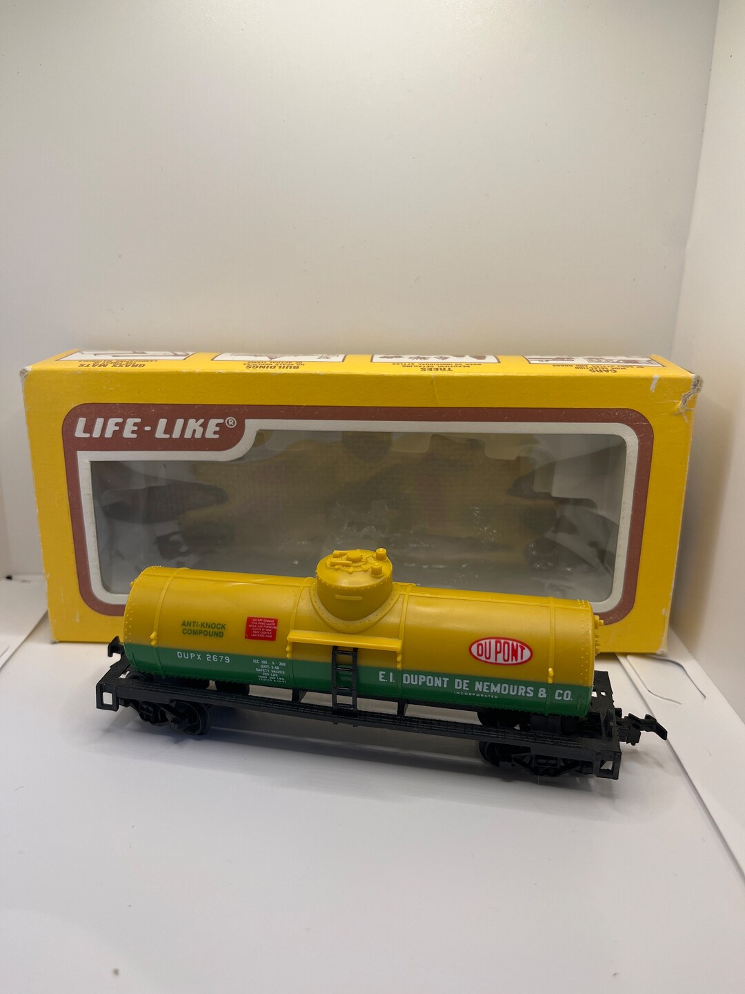 HO Scale Life-like Trains - Dupont Tank Car #8523 - Etsy