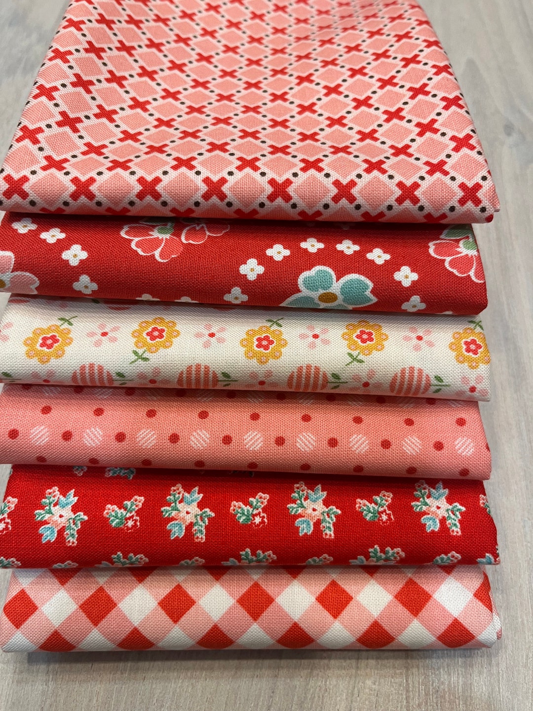 6 Red Fat Quarter Bundle, Riley Blake Designs Fabric - Etsy
