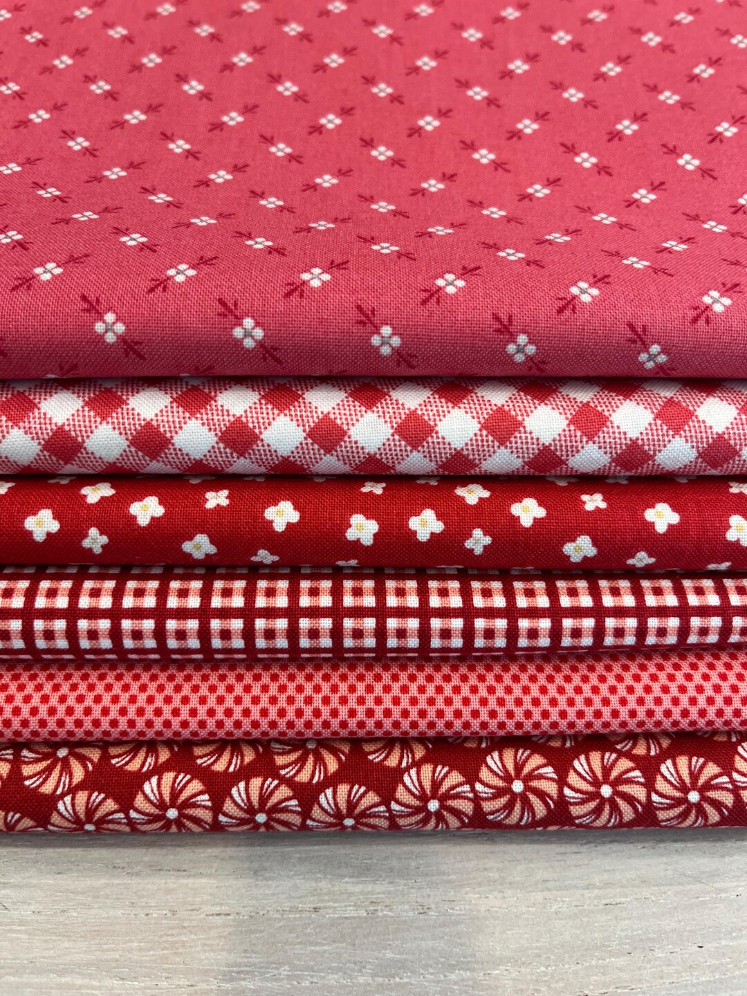 6 Red Fat Quarter Bundle, Riley Blake Designs Fabric - Etsy