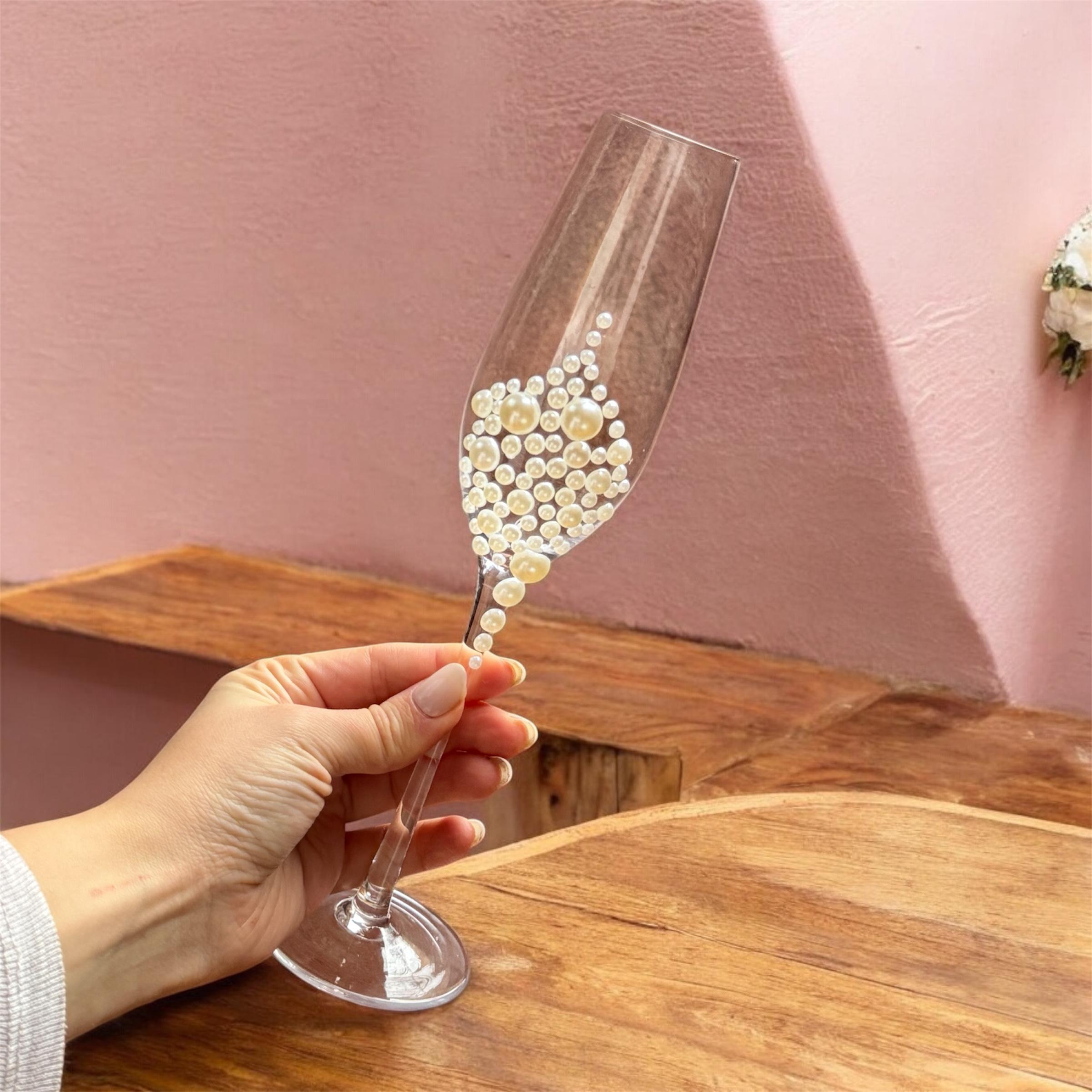 Personalized Pearl Wedding Champagne Flutes: Engraved Bride & Groom ...